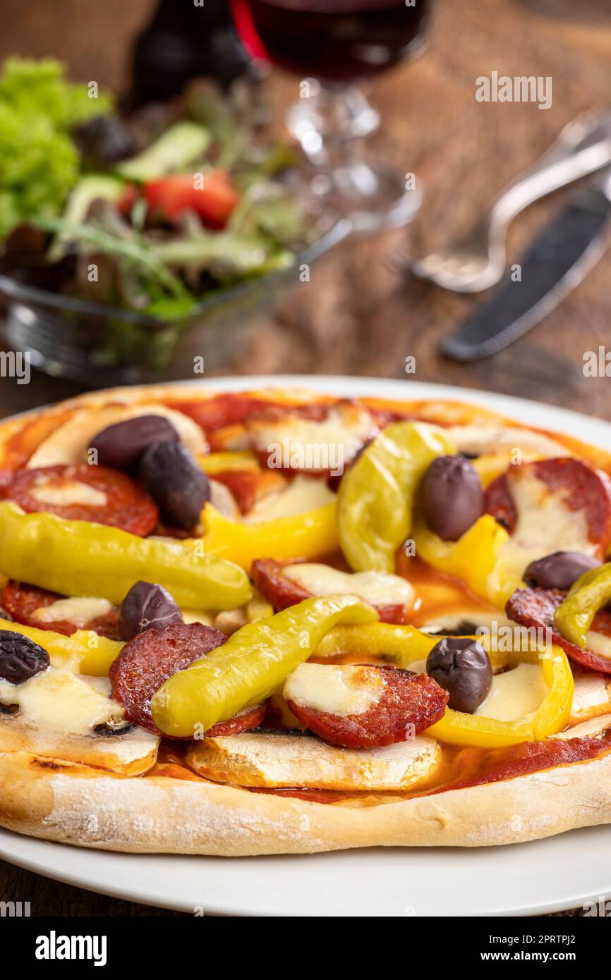 Pizza plank hi-res stock photography and images - Alamy