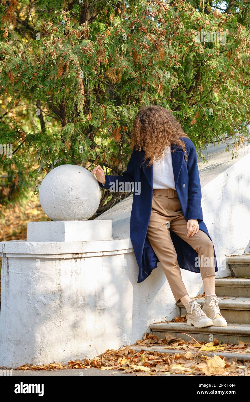 Faceless portrait hi-res stock photography and images - Alamy