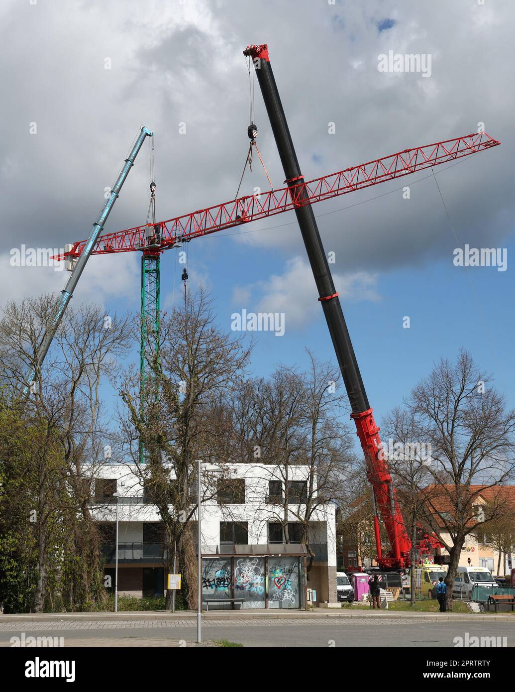 Bad Doberan, Germany. 27th Apr, 2023. With the help of two truck ...