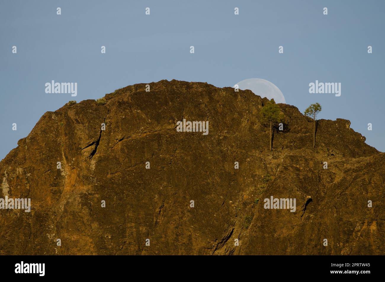 Moon behind mountains hi-res stock photography and images - Alamy