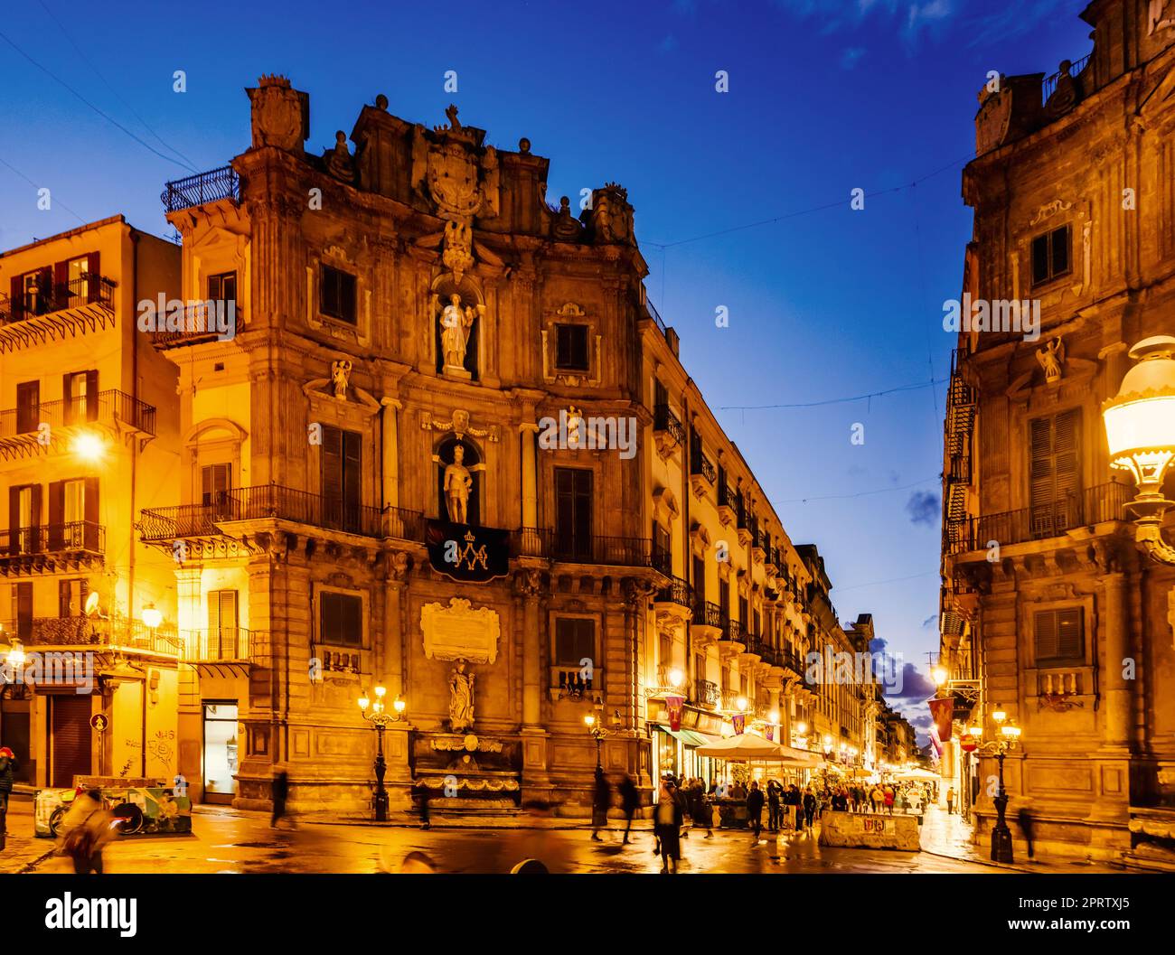 Sicily palermo bar night hi-res stock photography and images - Alamy