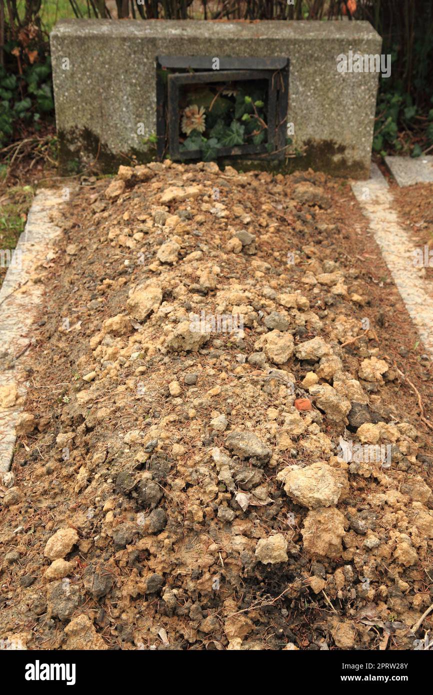 easy european tomb 1 week after human death Stock Photo - Alamy