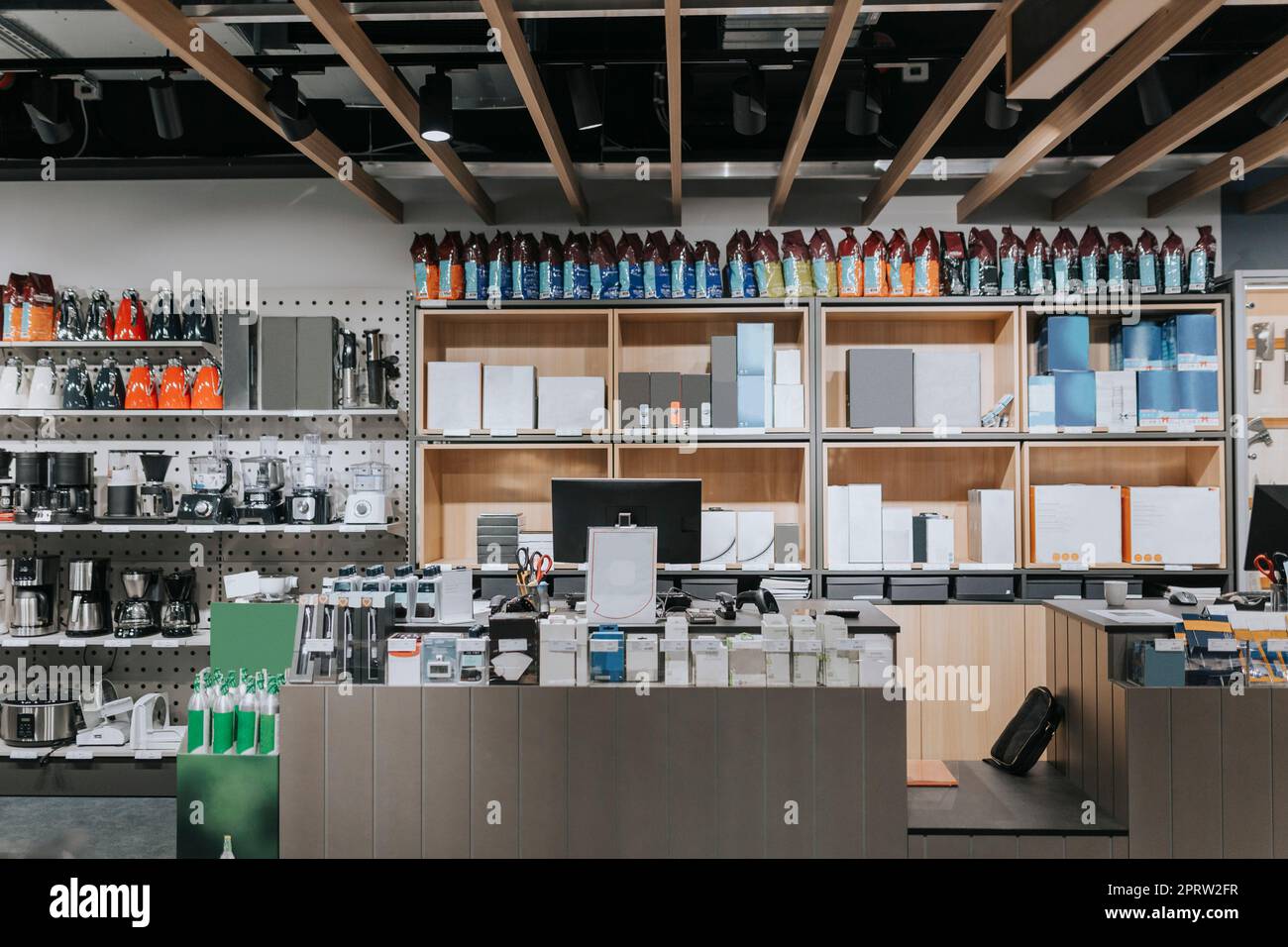 Electronics shop interior hi-res stock photography and images - Alamy