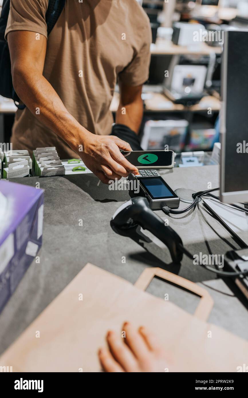 Smart card reader credit card hi-res stock photography and images - Alamy