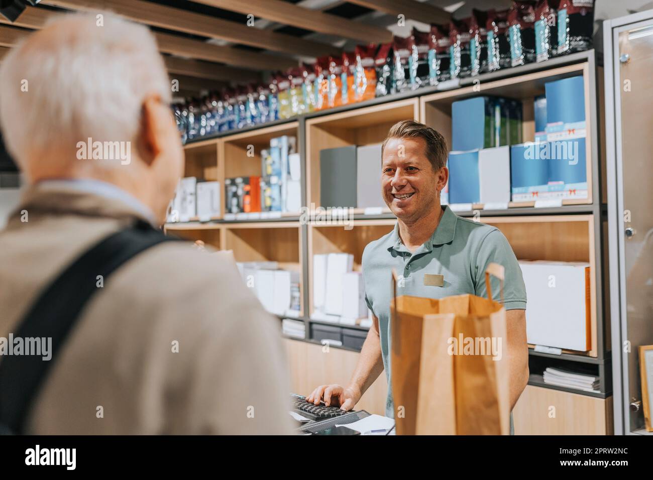 Customer service and smiling hi-res stock photography and images - Alamy