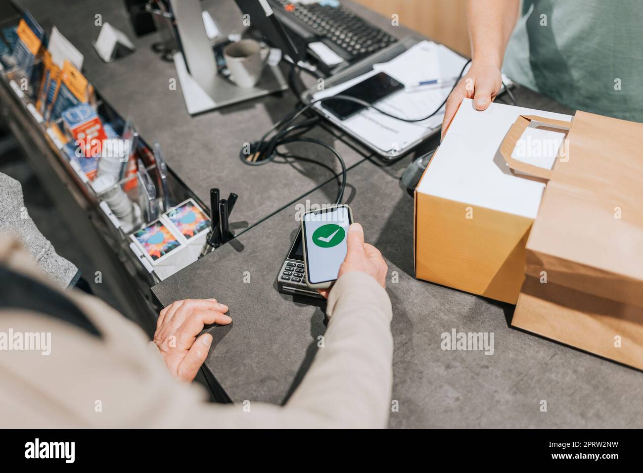 Card scanning mobile banking hi-res stock photography and images - Alamy