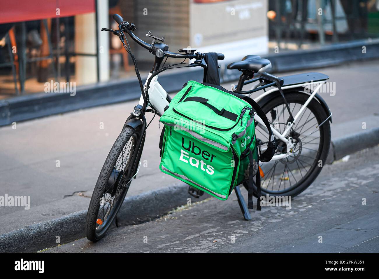 Uber eats delivery paris hi-res stock photography and images - Alamy