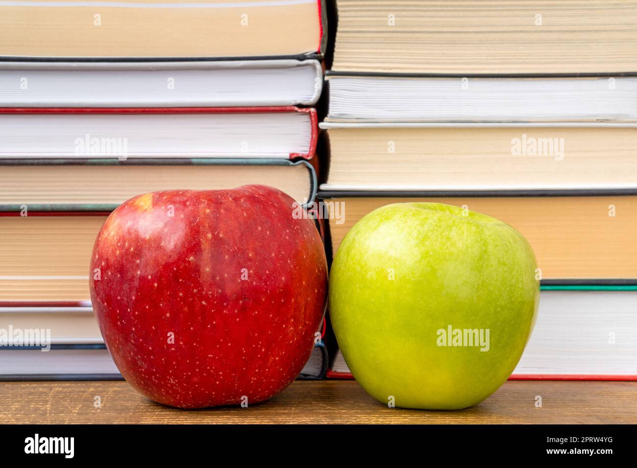 Stacked books book hi-res stock photography and images - Alamy