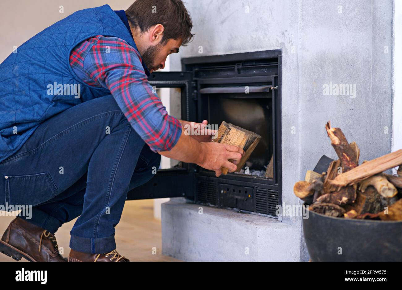 House building fireplace hi-res stock photography and images - Alamy