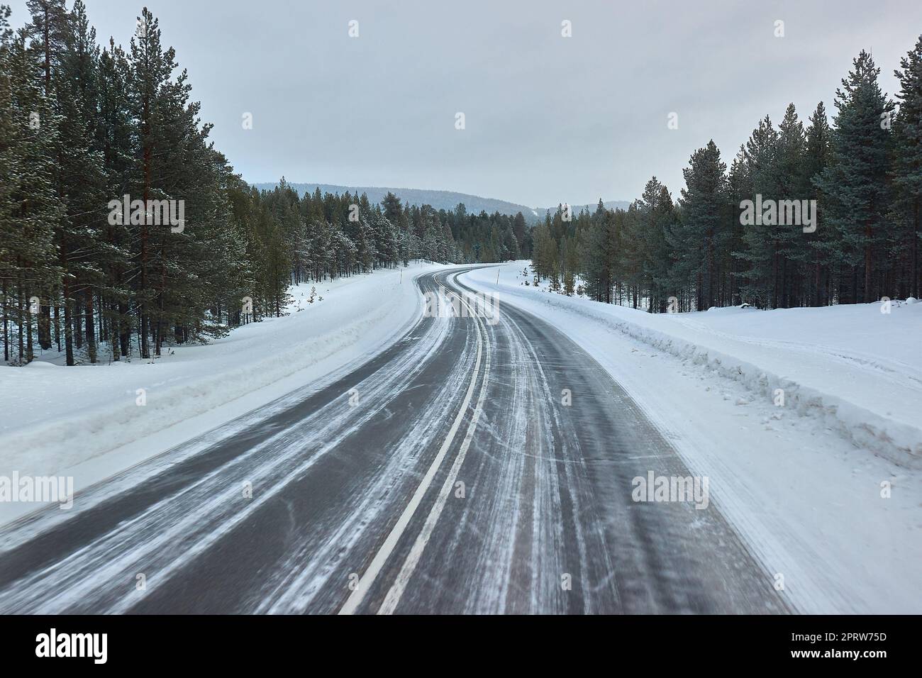 Snowy road winter driving Stock Photo - Alamy
