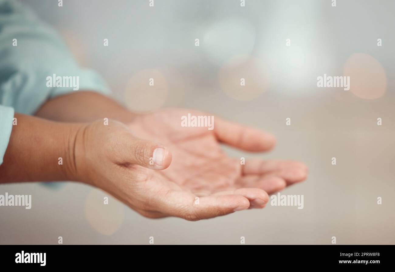 Open hands praying hi-res stock photography and images - Alamy