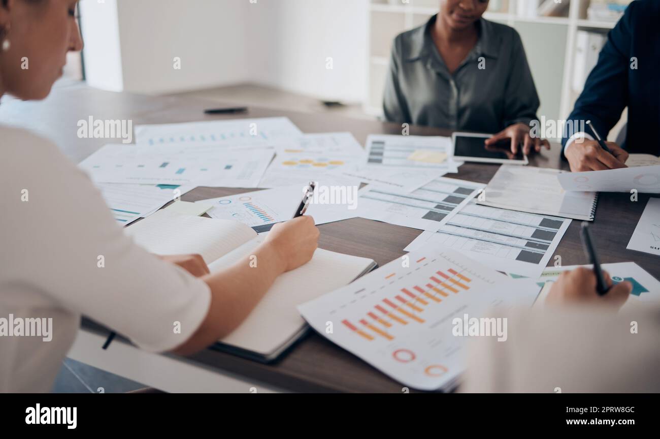 Office staff writing hi-res stock photography and images - Alamy