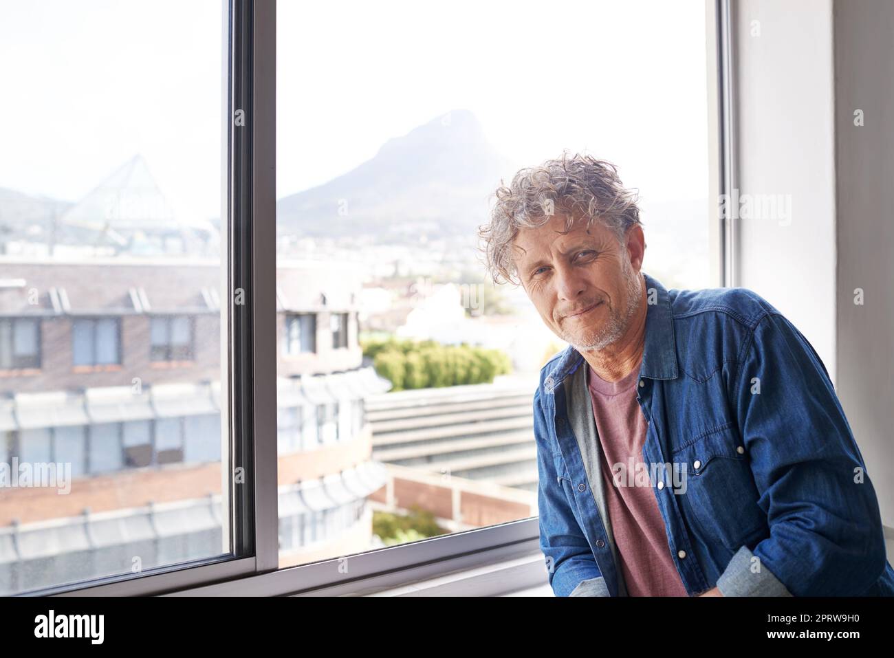 Leaning on a window hi-res stock photography and images - Alamy