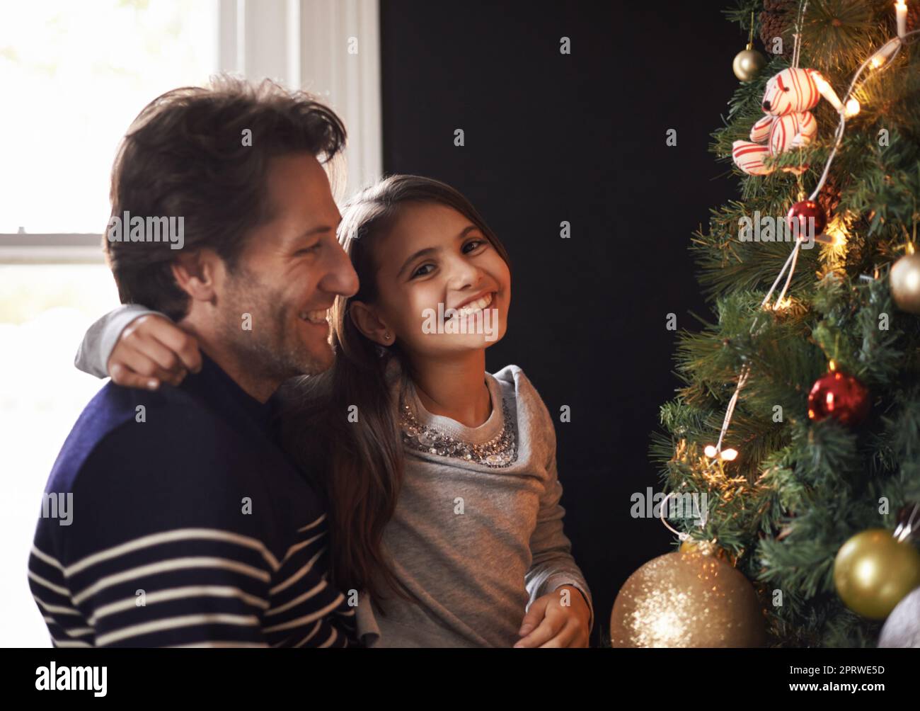 Girl beside tree hi-res stock photography and images - Alamy