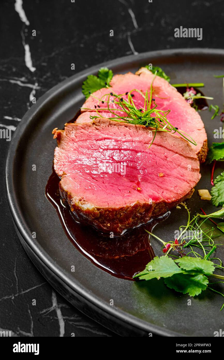 Medium grilled steak hi-res stock photography and images - Alamy