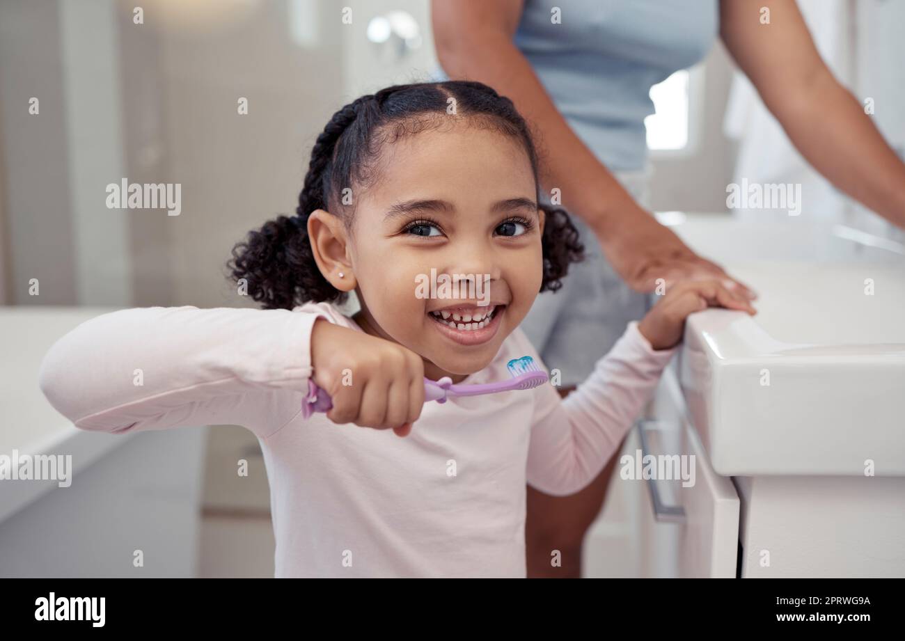 Kids toothpaste hi-res stock photography and images - Alamy
