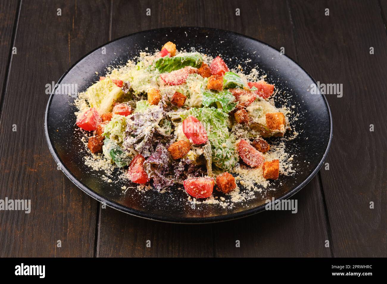 Caesar salad with fresh vegetables and croutons Stock Photo - Alamy