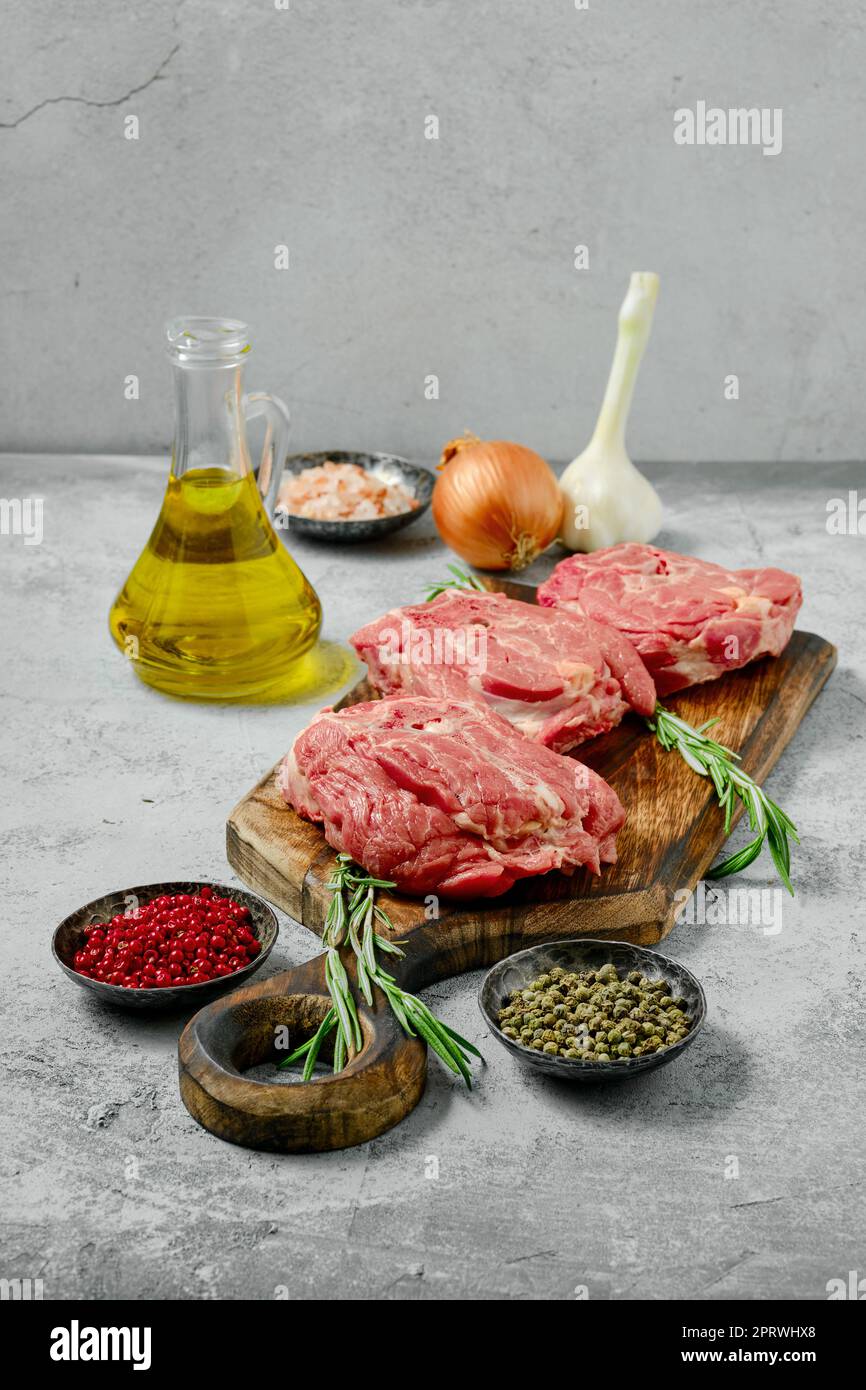 Raw lamb neck cut on slices Stock Photo - Alamy