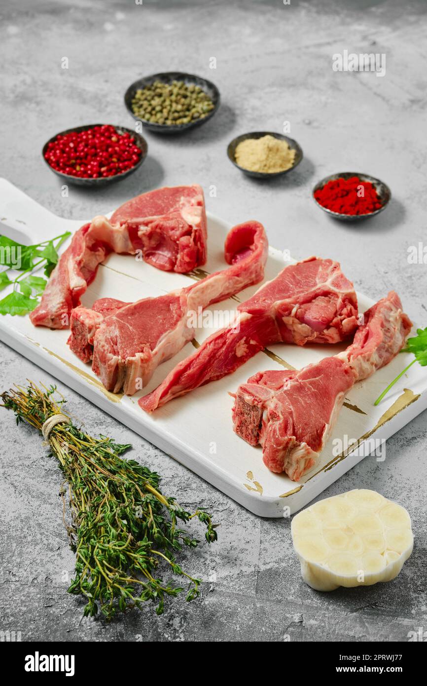 Raw rack lamb hi-res stock photography and images - Alamy