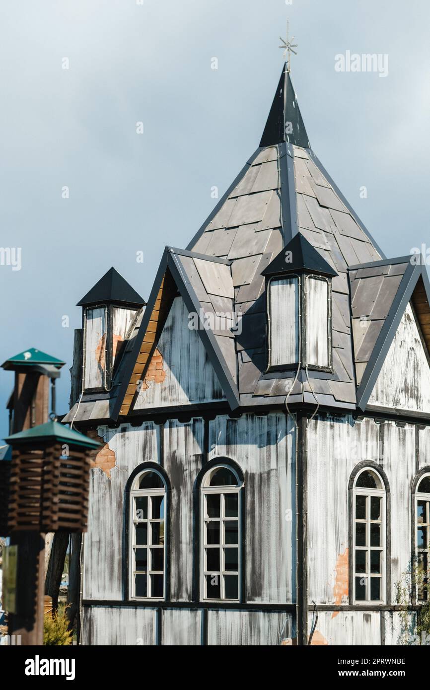 Pointed roof hi-res stock photography and images - Alamy