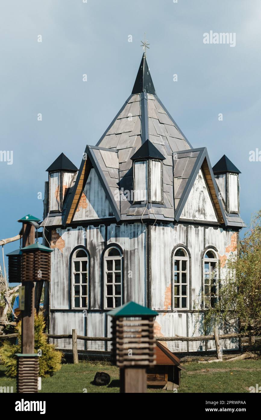 Pointed architecture stands hi-res stock photography and images - Alamy