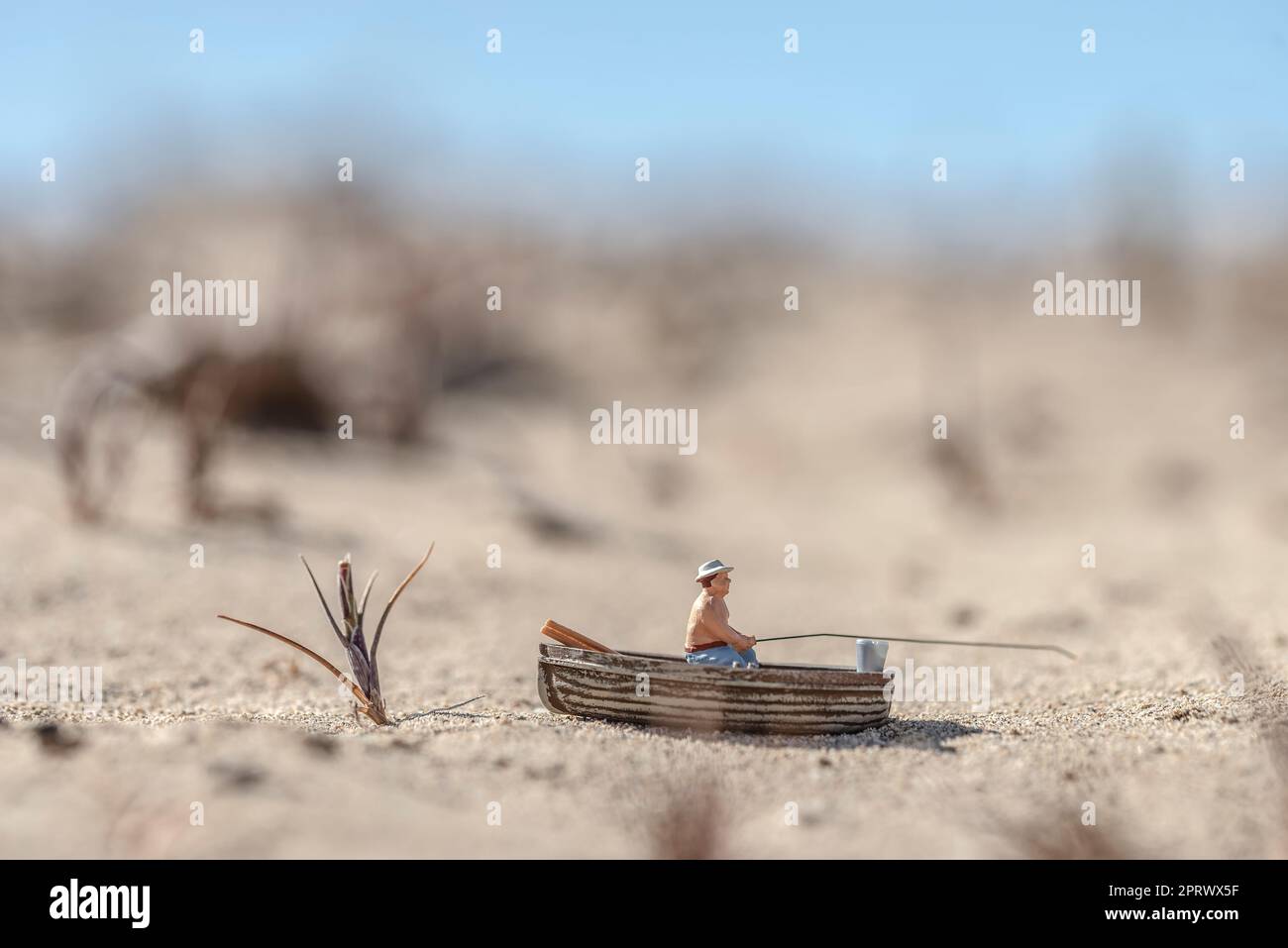 Drought lake boat hi-res stock photography and images - Alamy