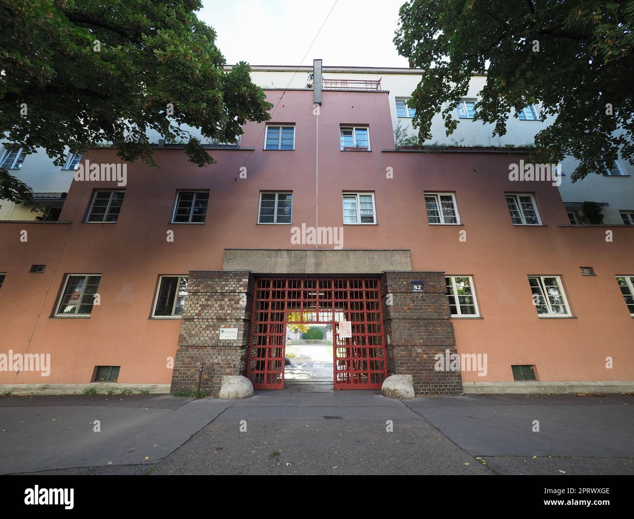Karl-Marx-Hof building in Vienna Stock Photo - Alamy