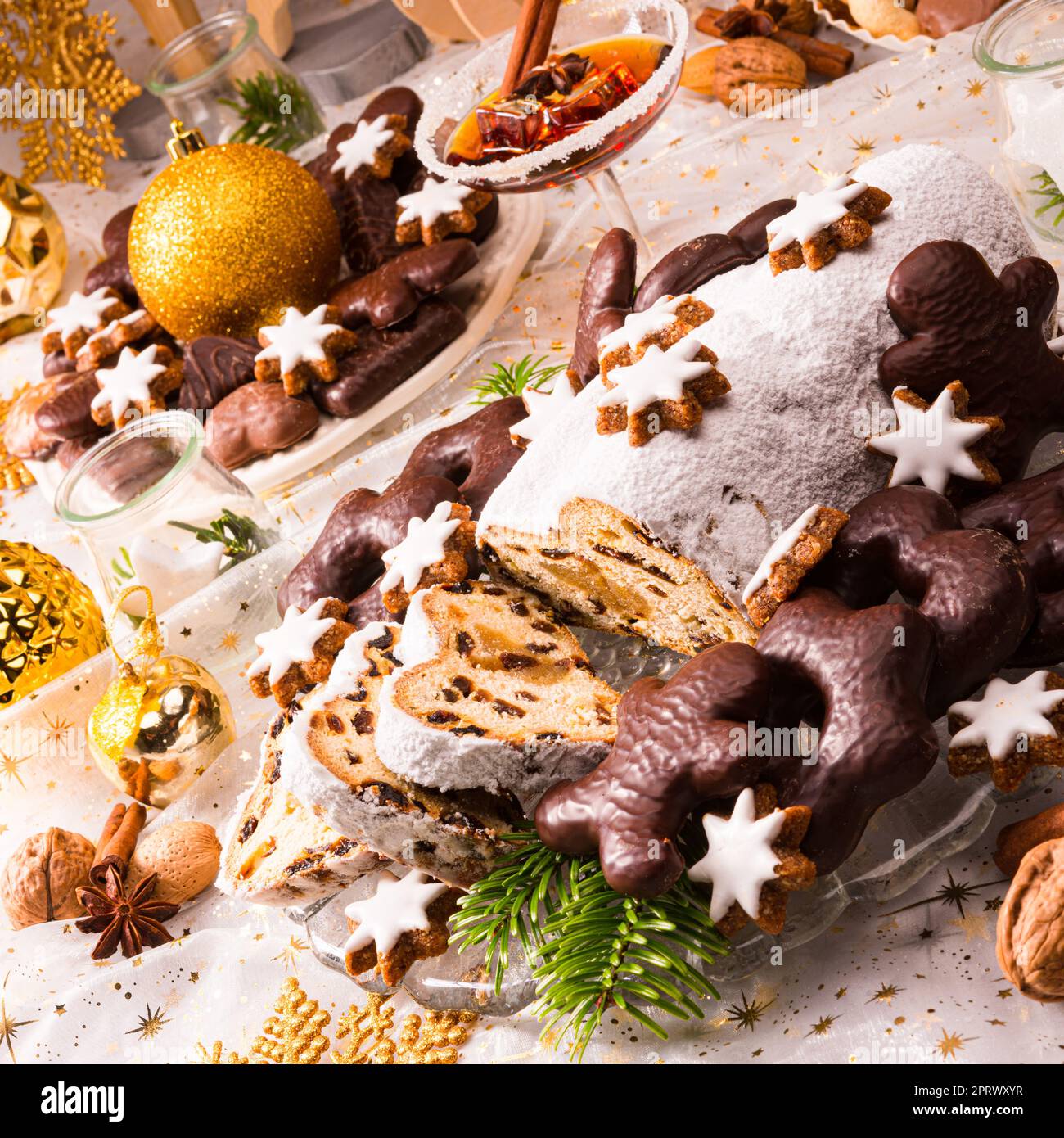Lighting christmas pudding hi-res stock photography and images - Alamy
