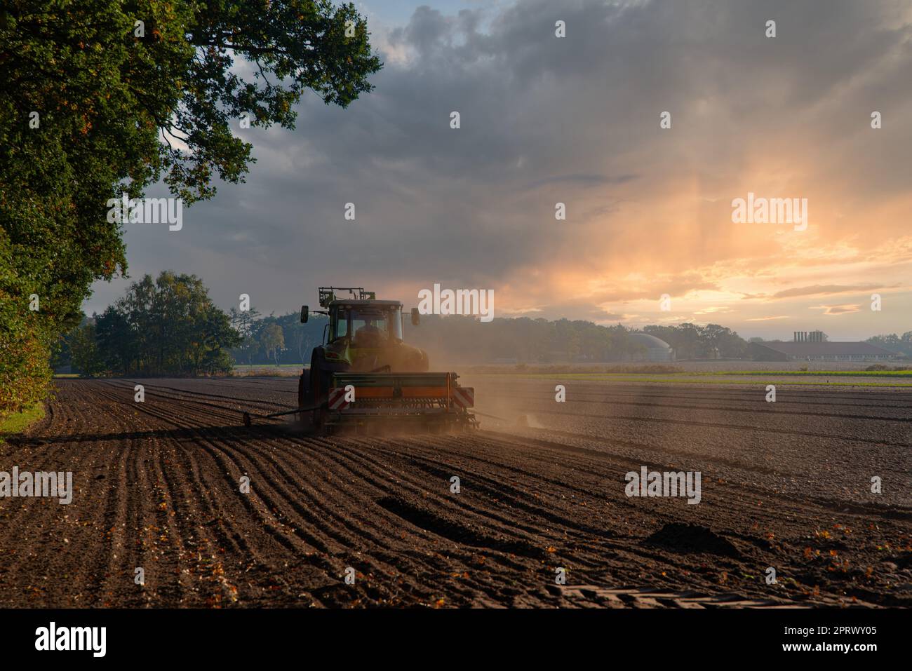 Tractors working in the field hi-res stock photography and images - Alamy