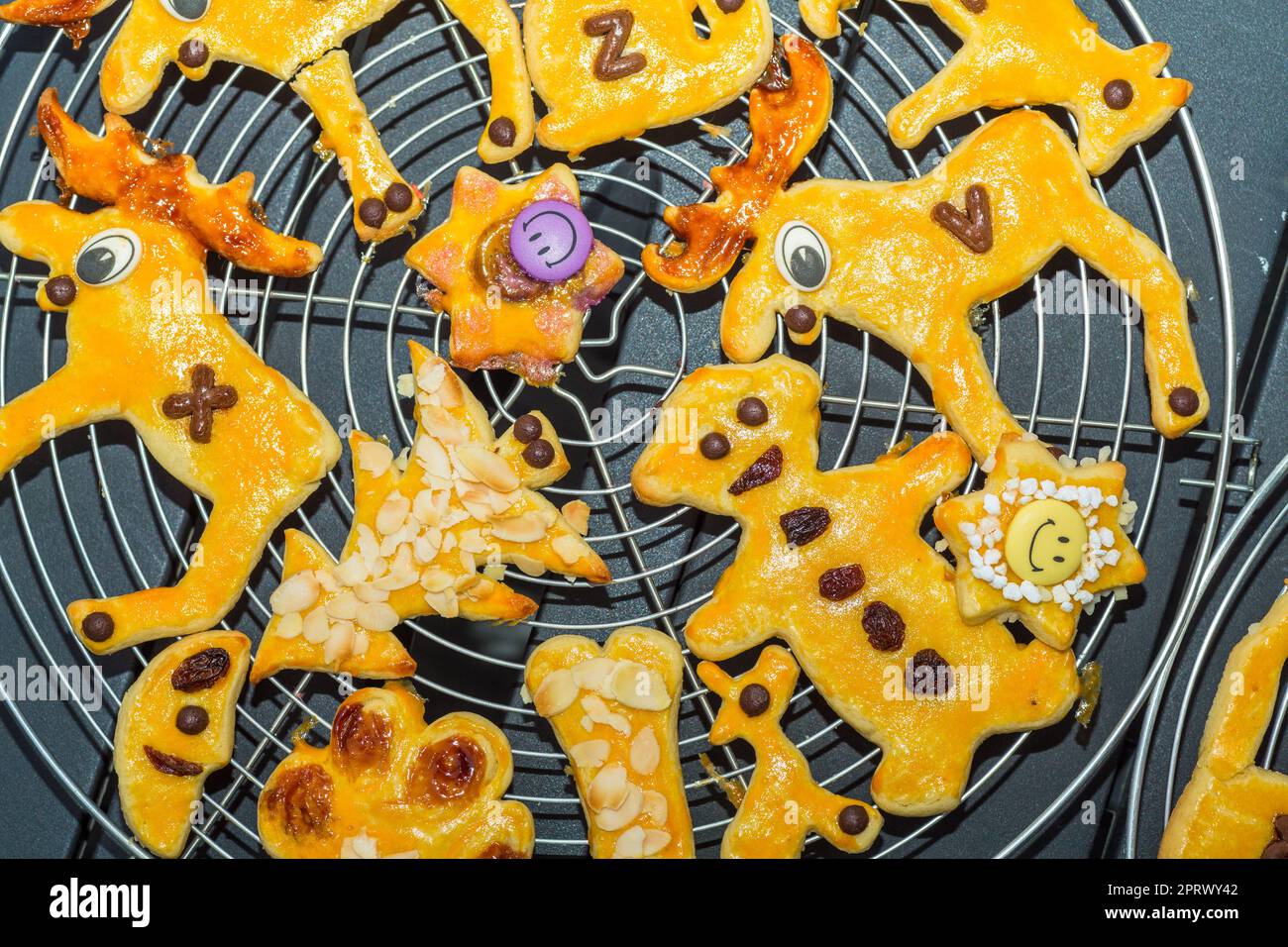 Fresh cookies hi-res stock photography and images - Alamy