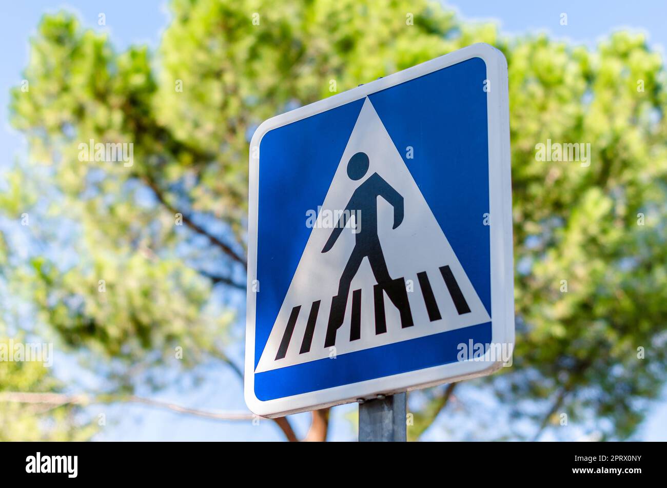 Pedestrian crossing sign hi-res stock photography and images - Alamy