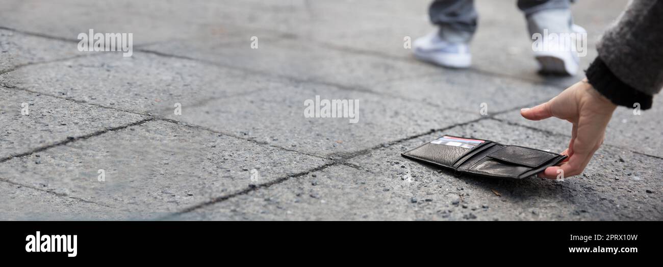 Pickpocket wallet hi-res stock photography and images - Alamy