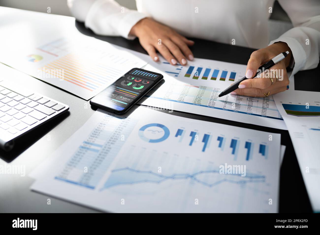 Marketing comparison hi-res stock photography and images - Alamy