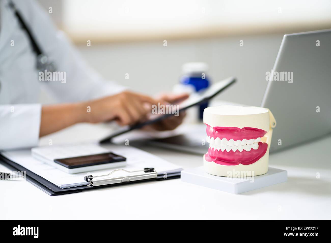 Bill invoice tax icon hi-res stock photography and images - Alamy