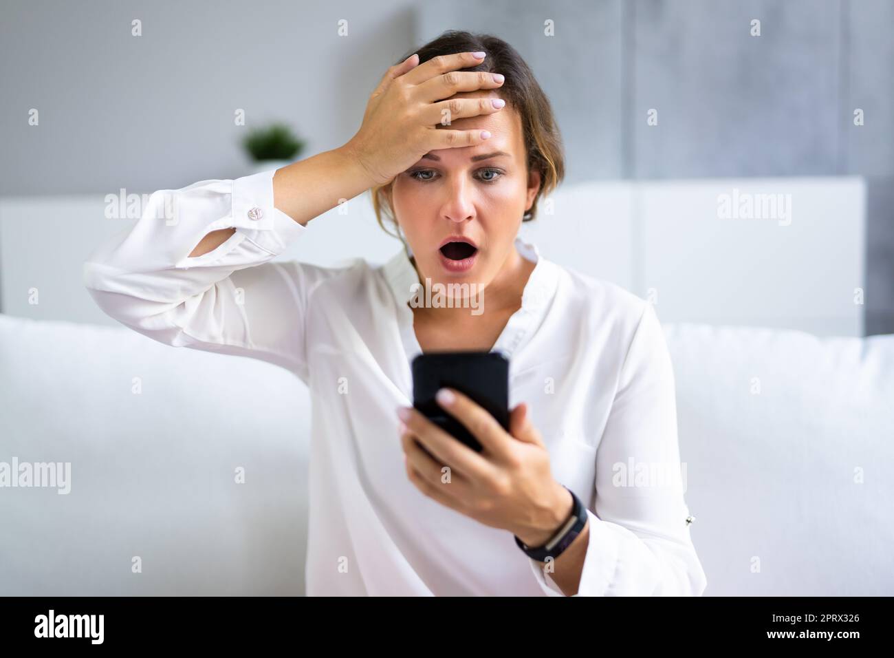 Scam message hi-res stock photography and images - Alamy