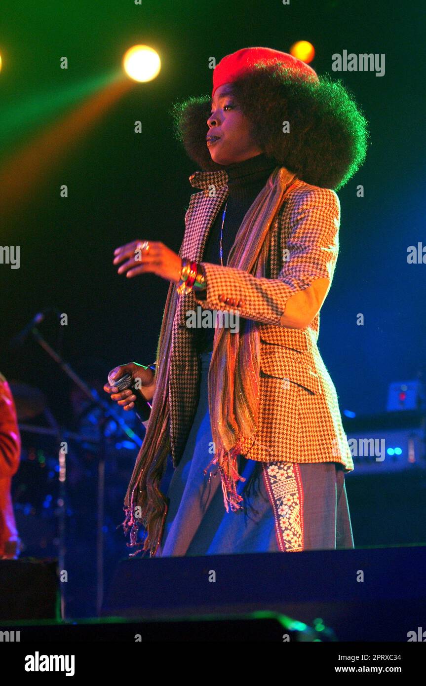 Fugees photographs hi-res stock photography and images - Alamy