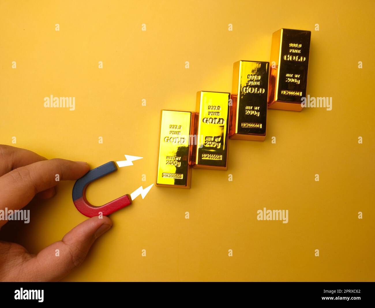 Hand bar magnet hi-res stock photography and images - Alamy