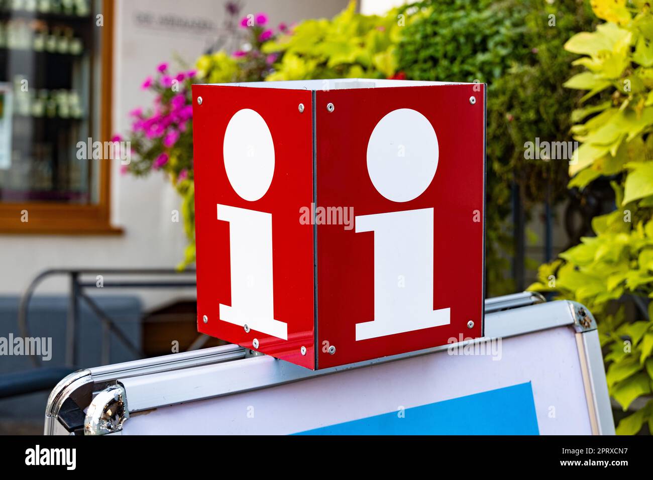 Red information sign hi-res stock photography and images - Alamy