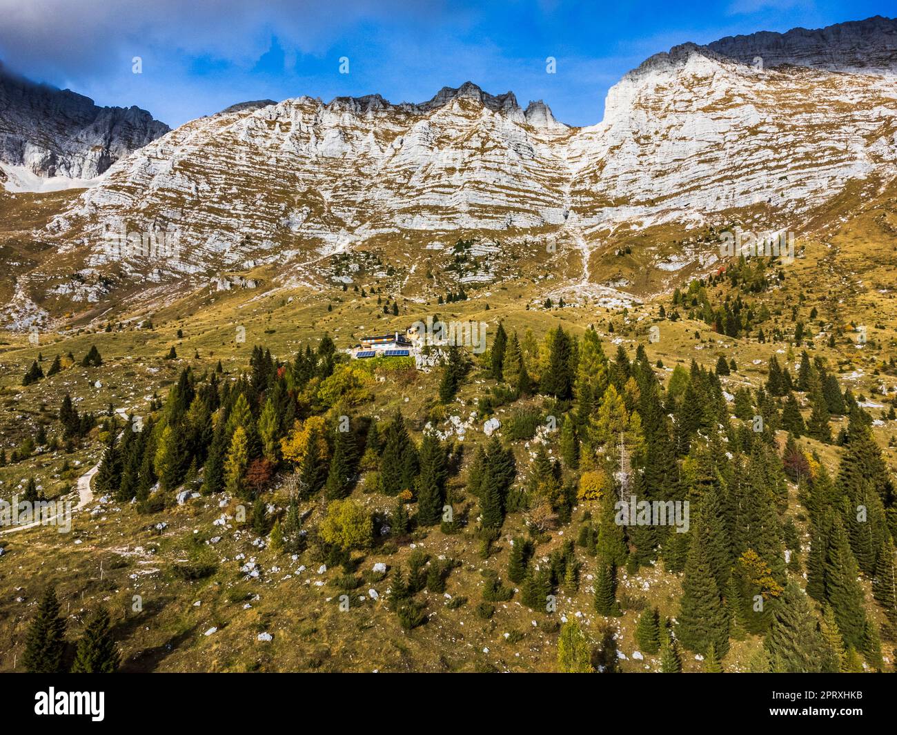 Autumn on the Montasio plateau. Crowned by mountains and colors Stock ...