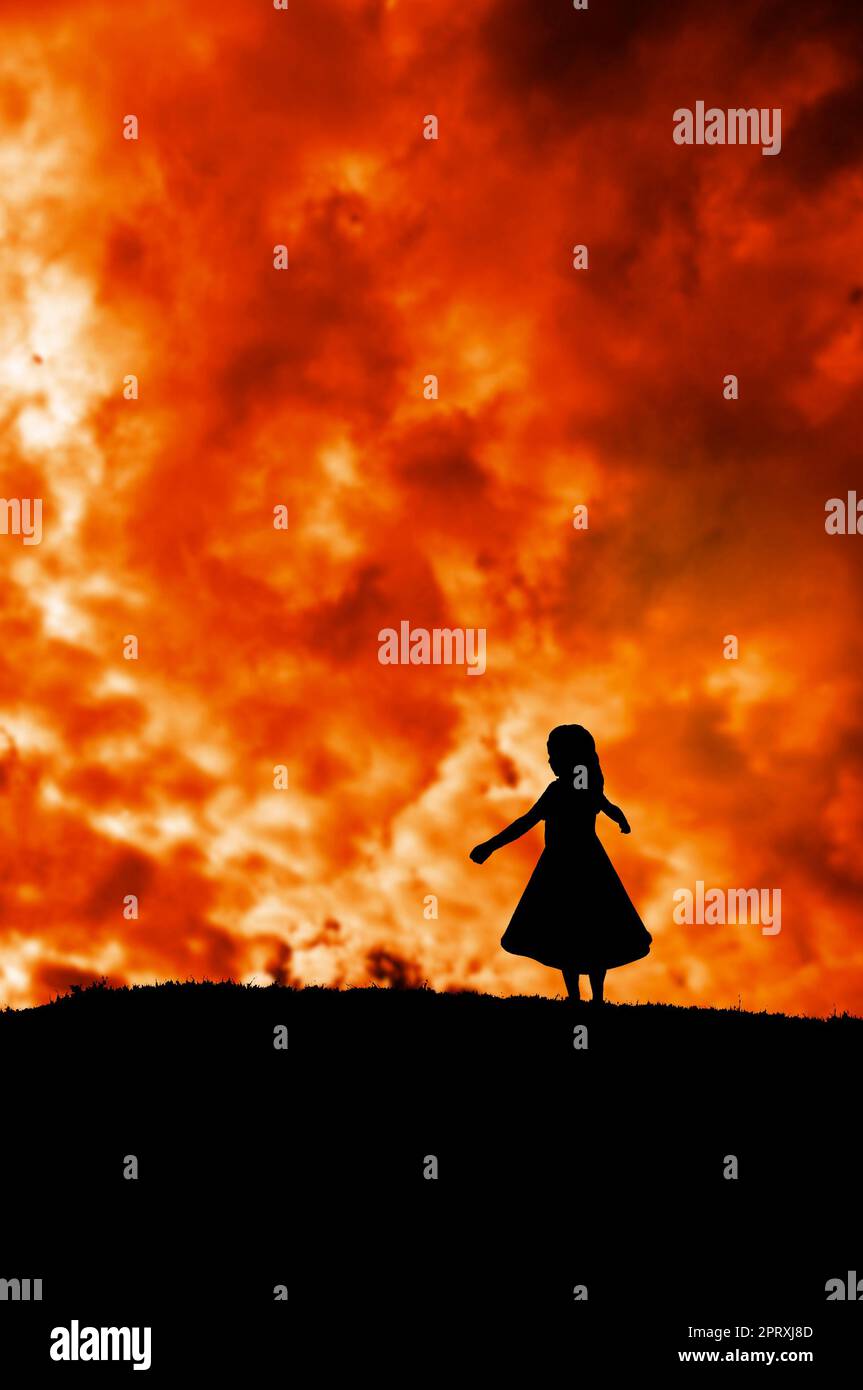 Silhouette of a girl at sunset hi-res stock photography and images - Alamy
