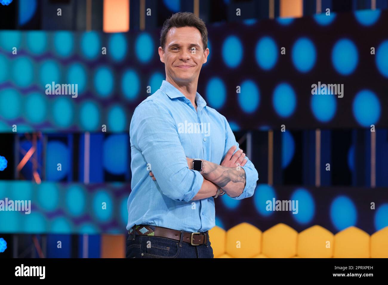 Christian Galvez is presenting the television program ''25 Palabras ...