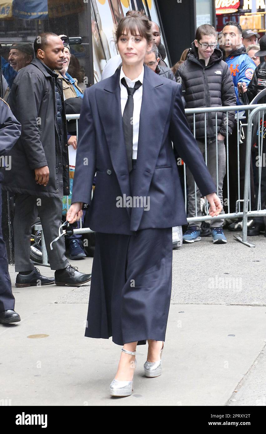 Lizzy caplan 2023 hi-res stock photography and images - Alamy