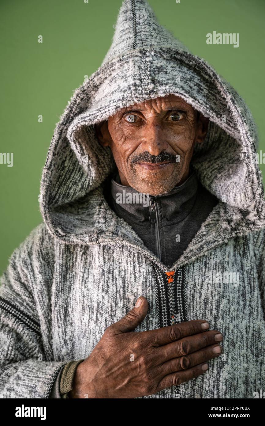 Portrait of a Berber man dressed in a djellaba Stock Photo - Alamy