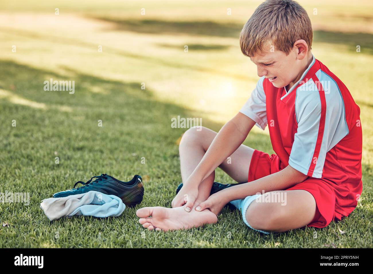 Child sports injury field hi-res stock photography and images - Alamy