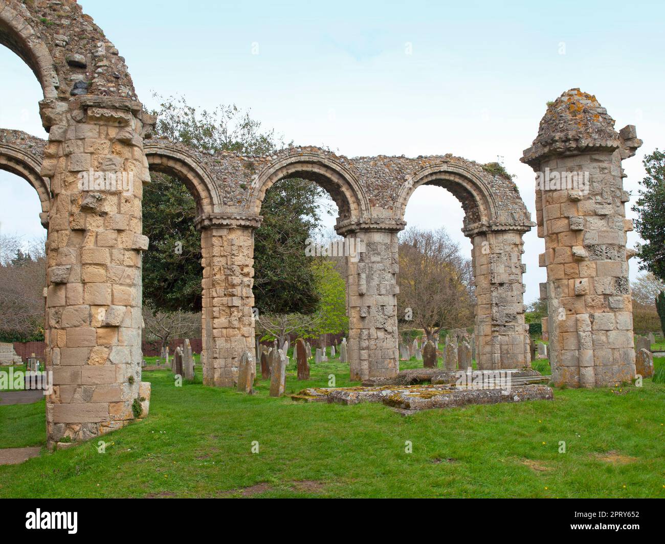 The churchyard of St.Bartholomew's Church in Orford, Suffolk Stock ...