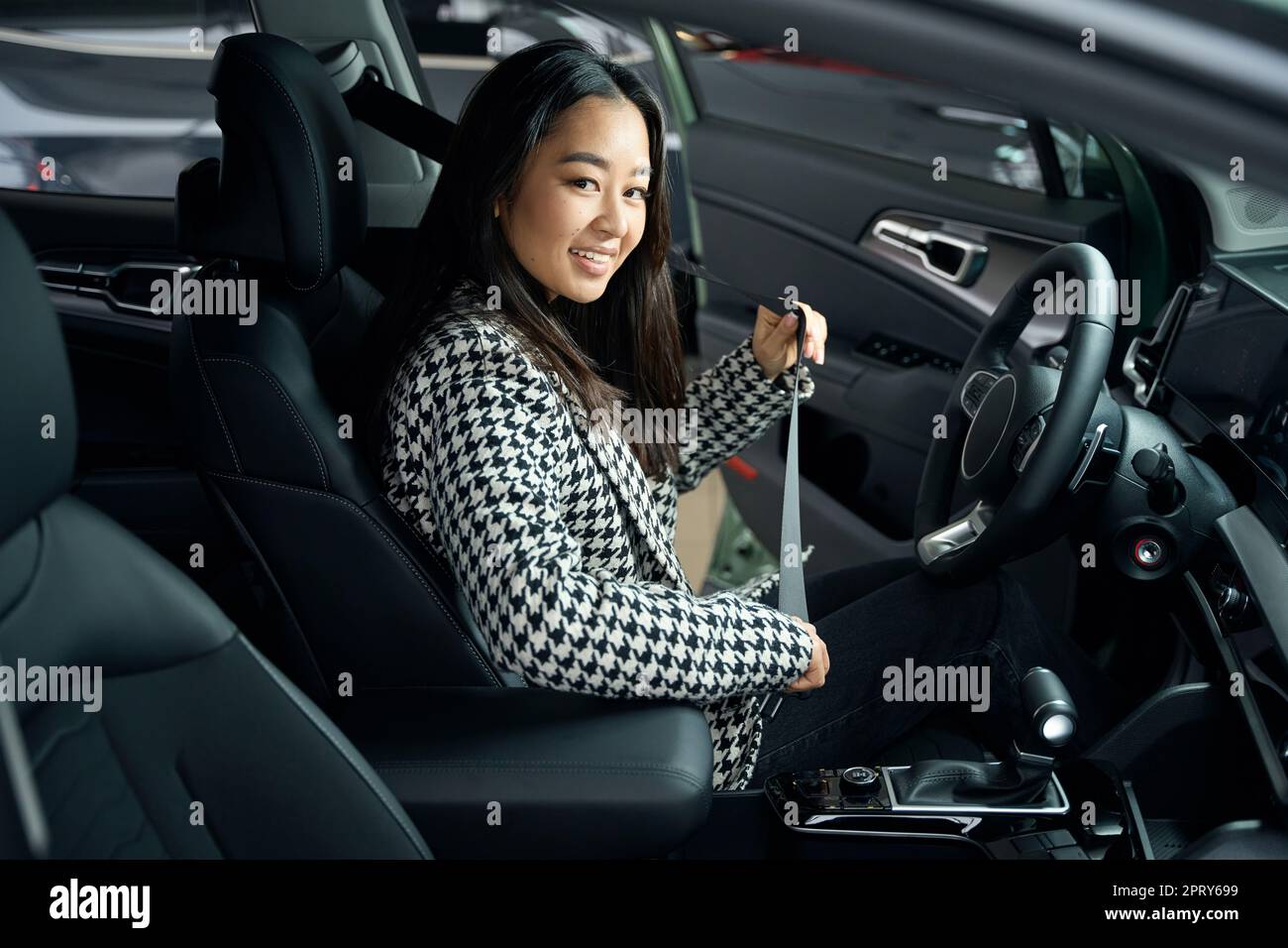Young woman sits in drivers hi-res stock photography and images - Alamy