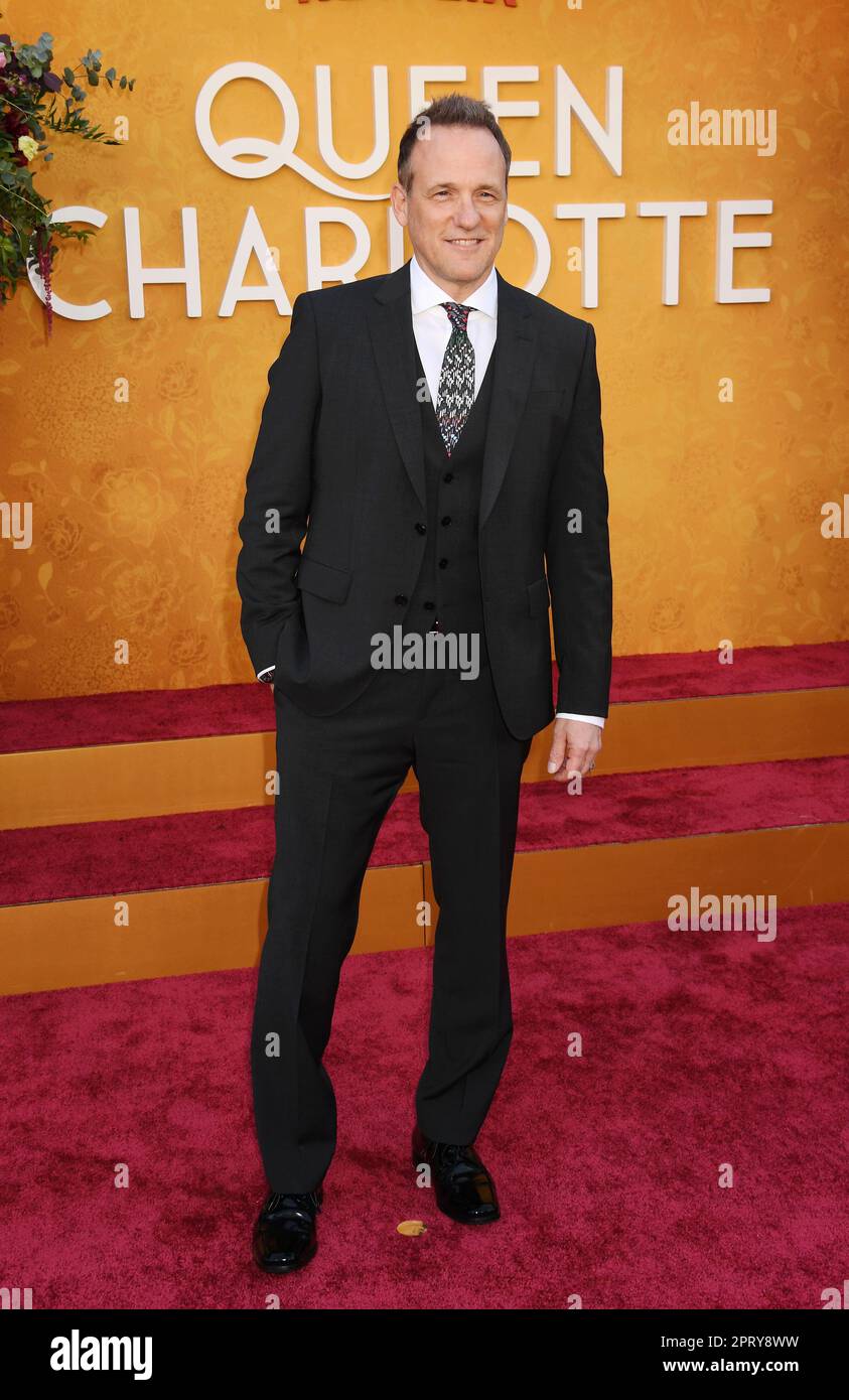 LOS ANGELES, CALIFORNIA - APRIL 26: Tom Verica attends Netflix's "Queen ...