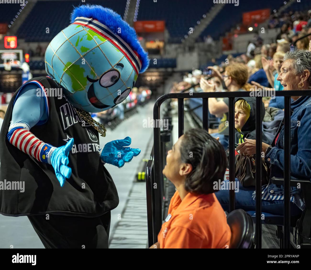 GAINESVILLE, FL, USA. 27 APR 2023. Harlem Globetrotters Mascot Globie ...