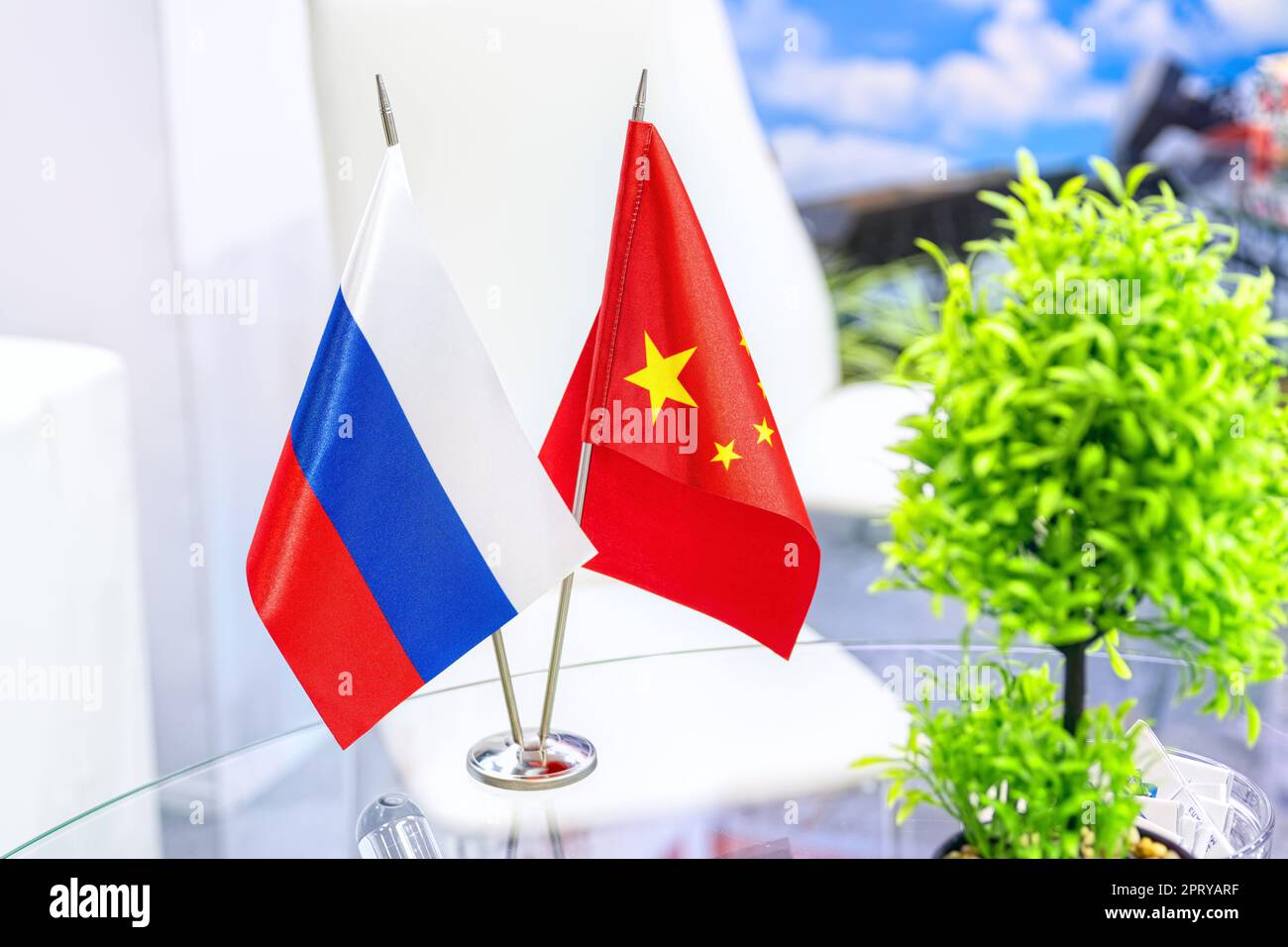 China flag table hi-res stock photography and images - Alamy