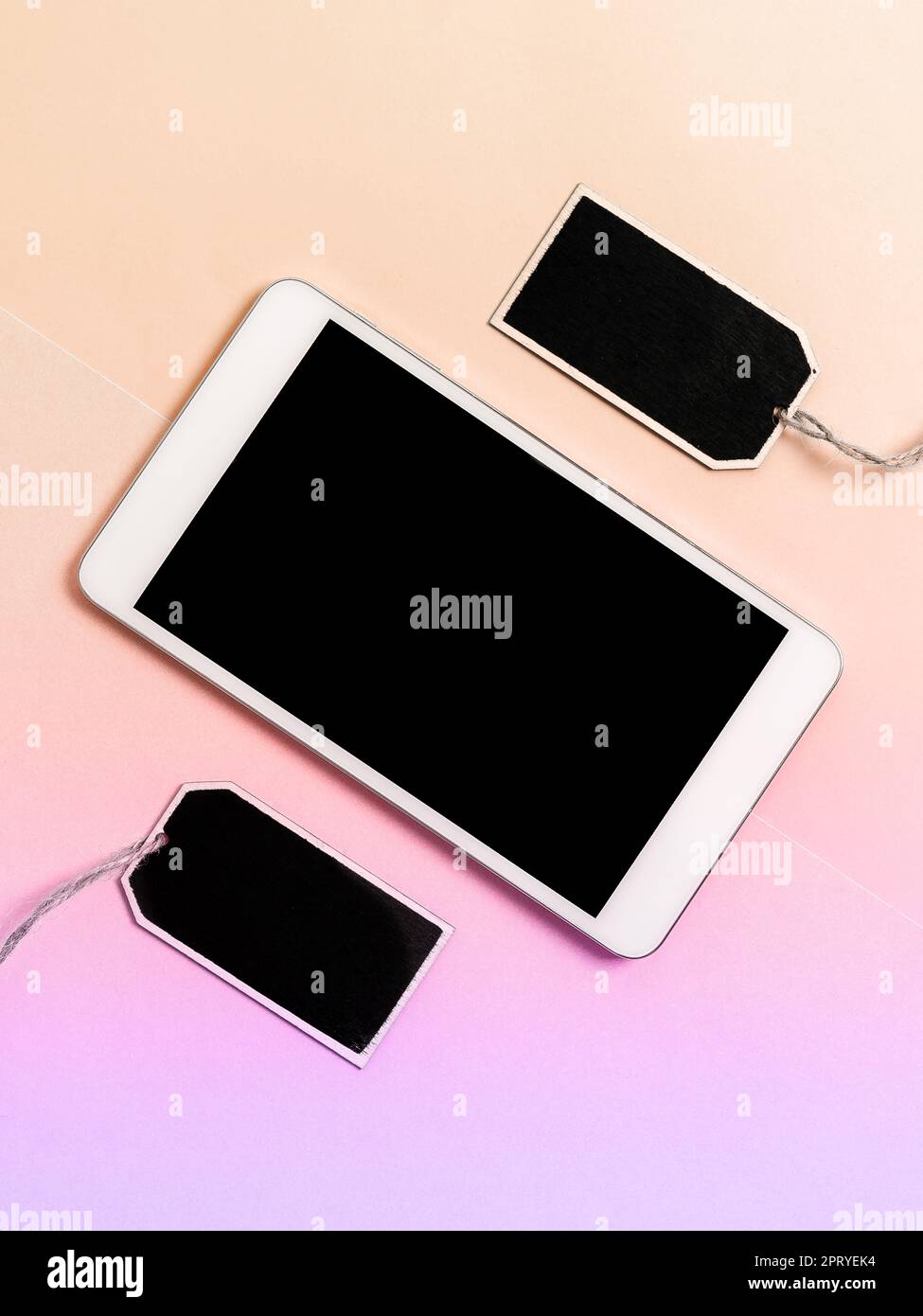 Mobile Phone Screen With Important Message On Desk Stock Photo - Alamy